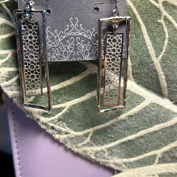 Howard’s Jewelry | Jewelry | Howards Silver Dangle Earrings With A ...